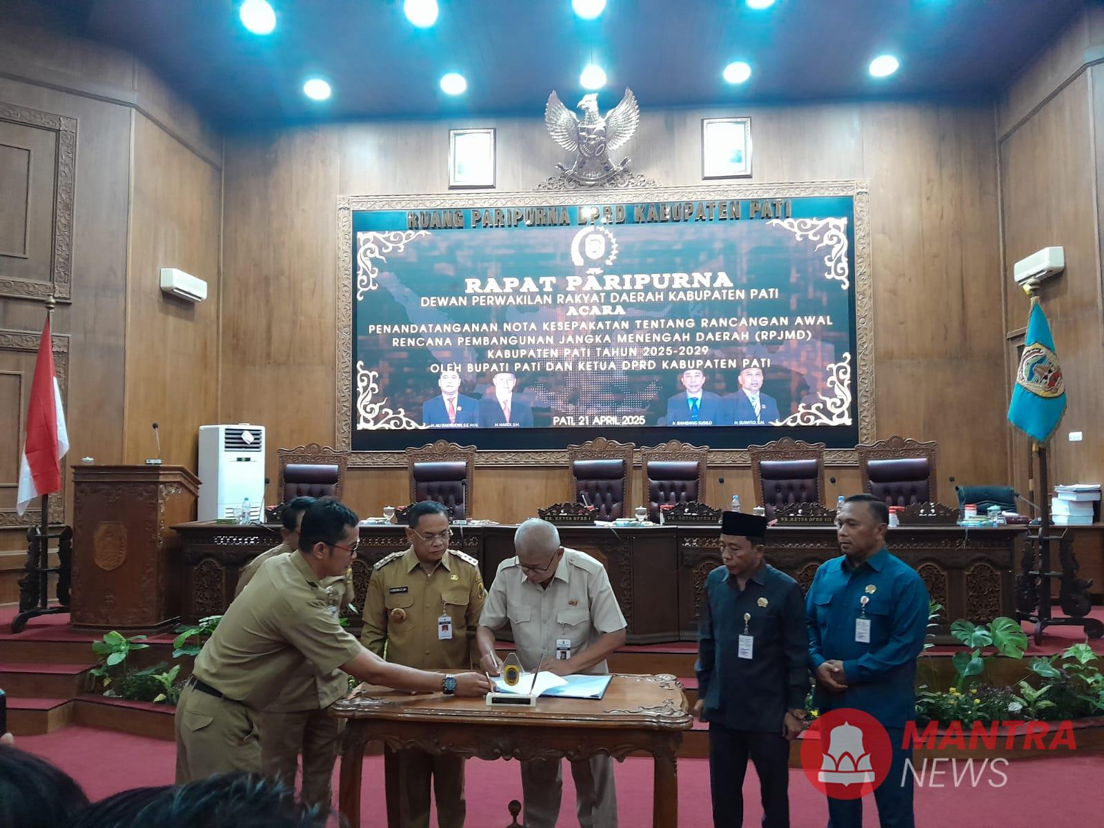Sempat Tertunda, Akhirnya DPRD Pati dan Bupati Teken RPJMD Tahun 2025-2029 - mantranews